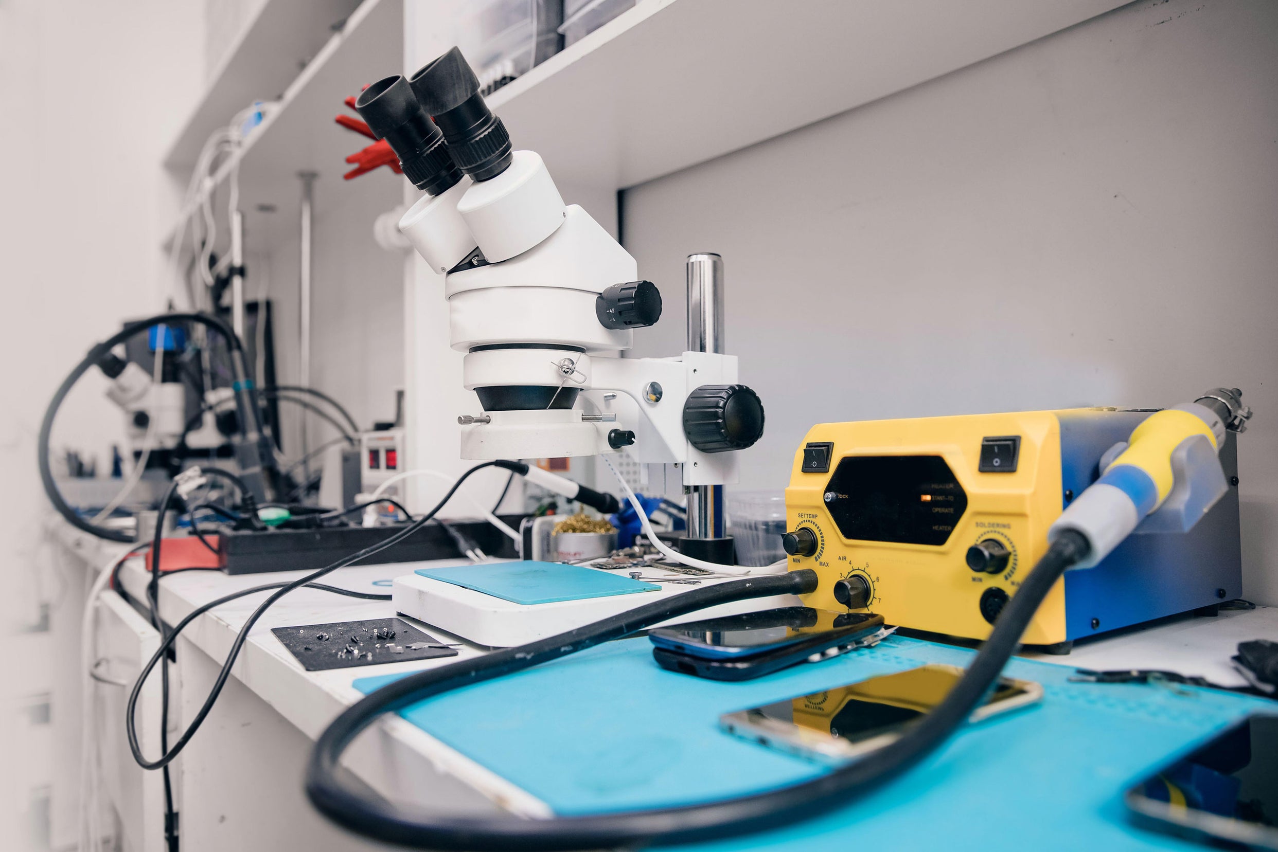 Micro soldering microscopes — Microscopes.com.au